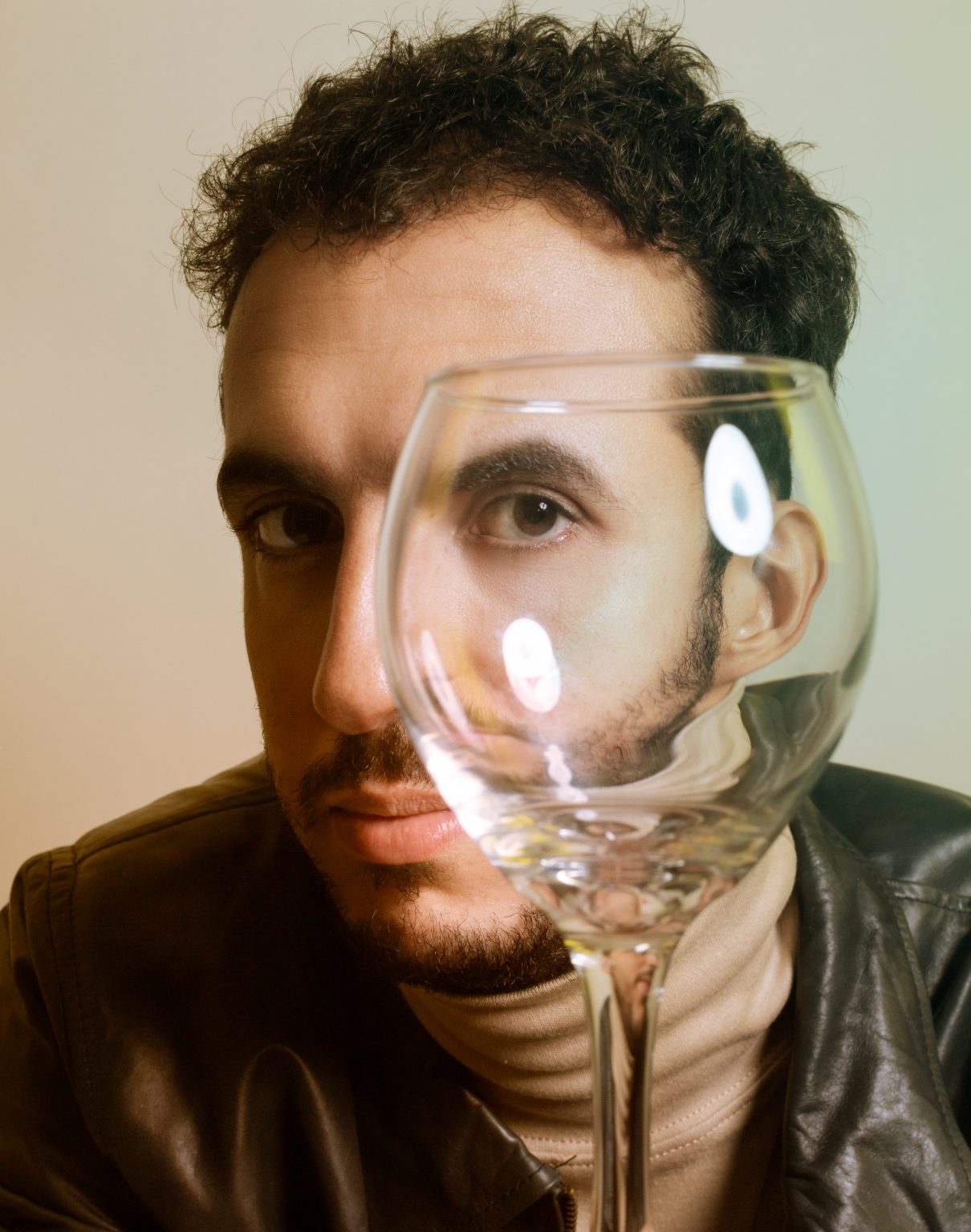 Cantautor Charman estrena su segundo sencillo "LEJOS TE VAS"